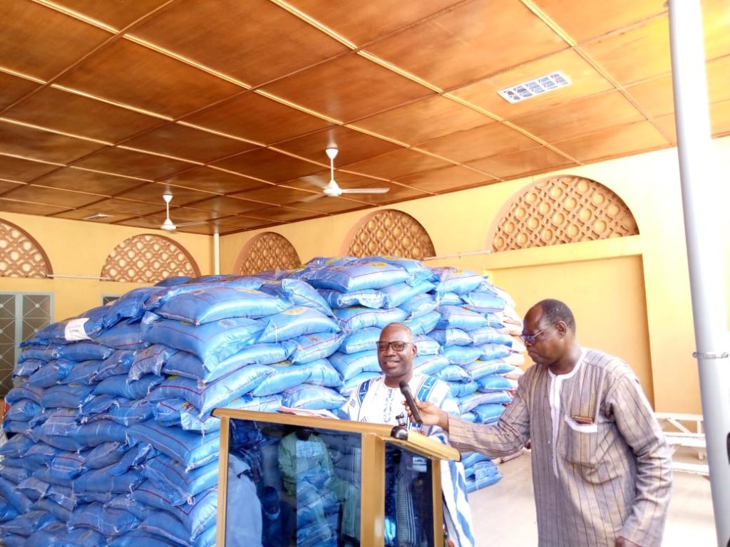 Solidarité nationale pour les personnes déplacées : Le Mogho Naaba ...