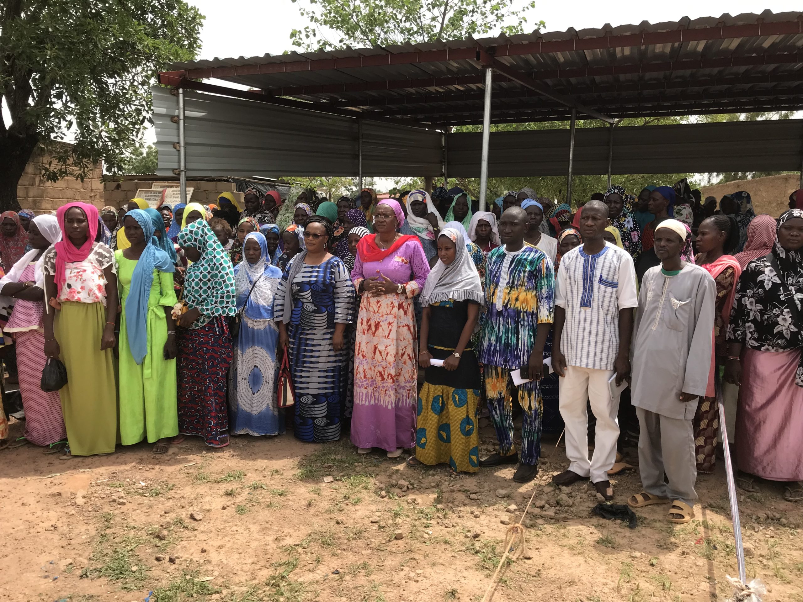 Sakoula : la ministre Nandy Somé/Diallo visite un centre de personnes ...