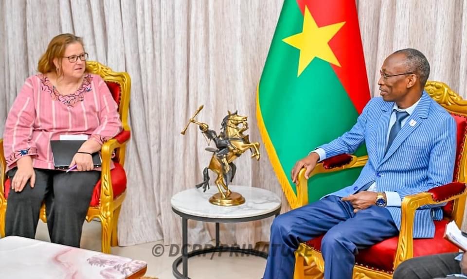 Fin de mission diplomatique : L’ambassadeur du Canada, Lee-Anne Hermann ...